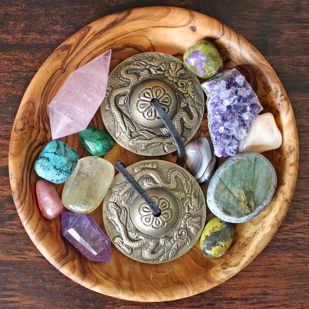 How To Meditate With Crystals - Meditation Guide - Ethan Lazzerini