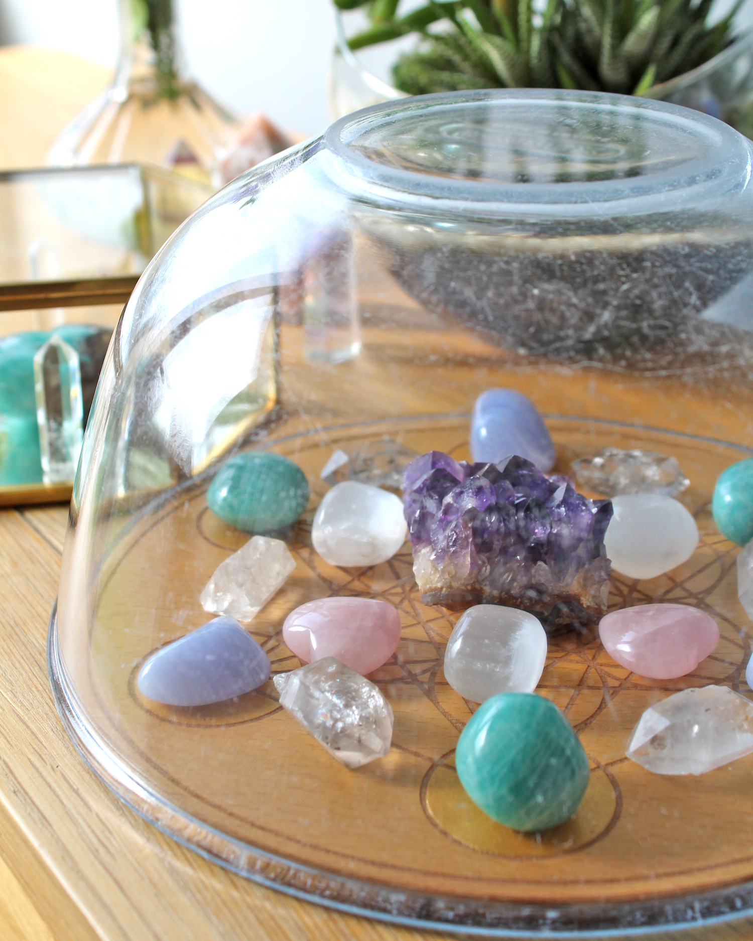 Crystal Grid Under Glass Box, Bowl, Cabinet, Cloche? - Ethan Lazzerini